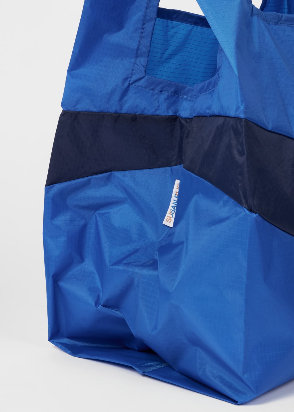 'The New Shopping Bag' Bleu et Marine par Susan Bijl - Grand Format