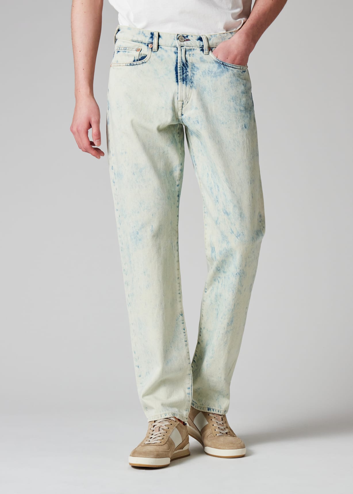 Men's Relaxed Tapered-Fit White Bleach-Wash Jeans