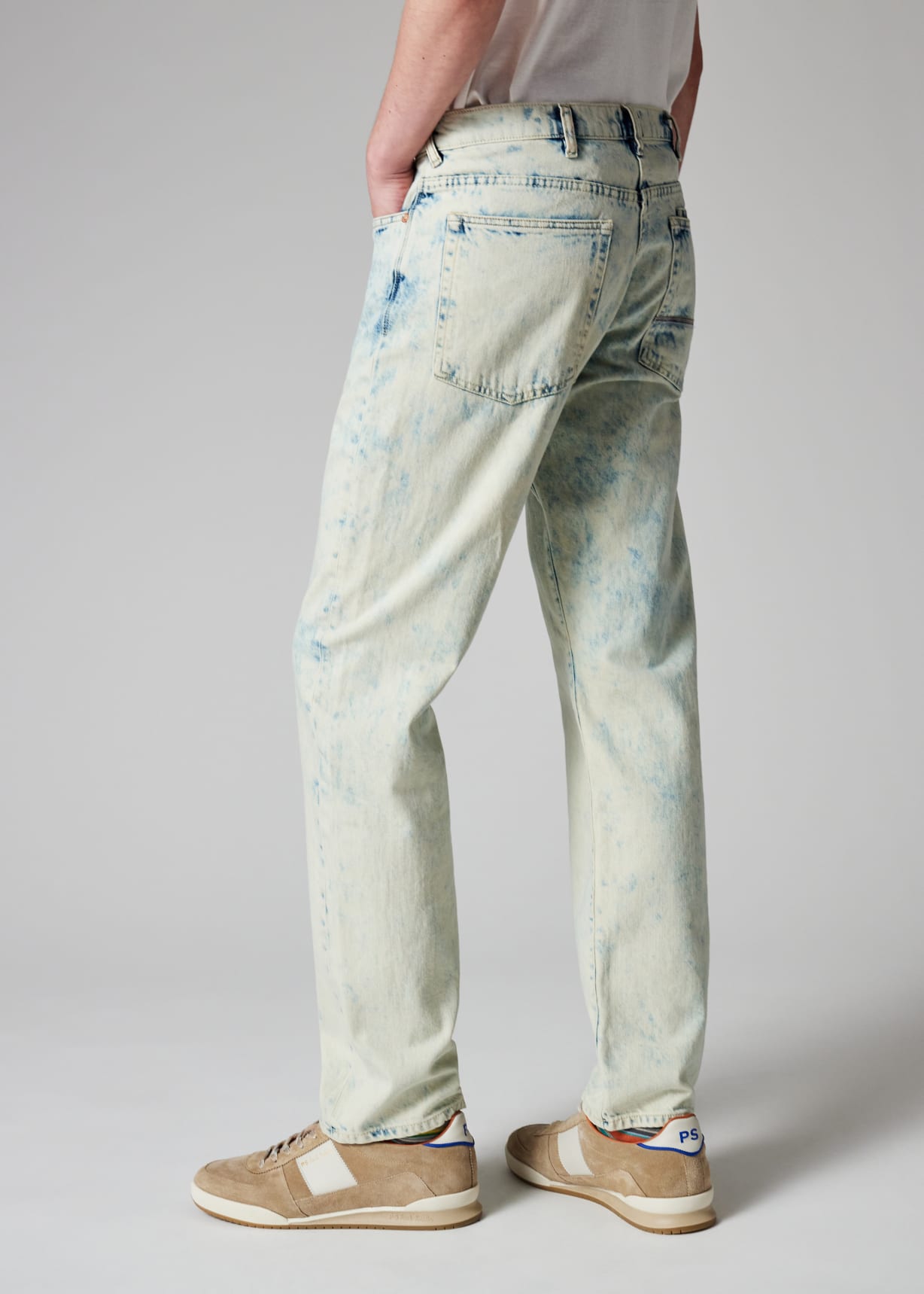 Men's Relaxed Tapered-Fit White Bleach-Wash Jeans