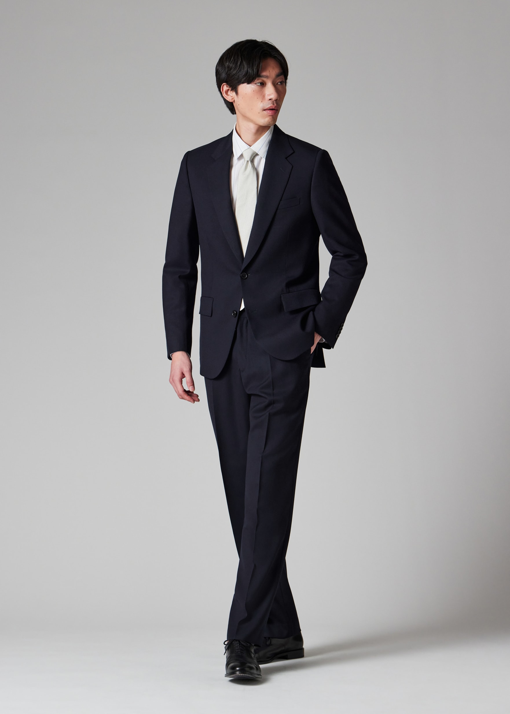 The Mayfair - Dark Navy Wool 'A Suit To Travel In'