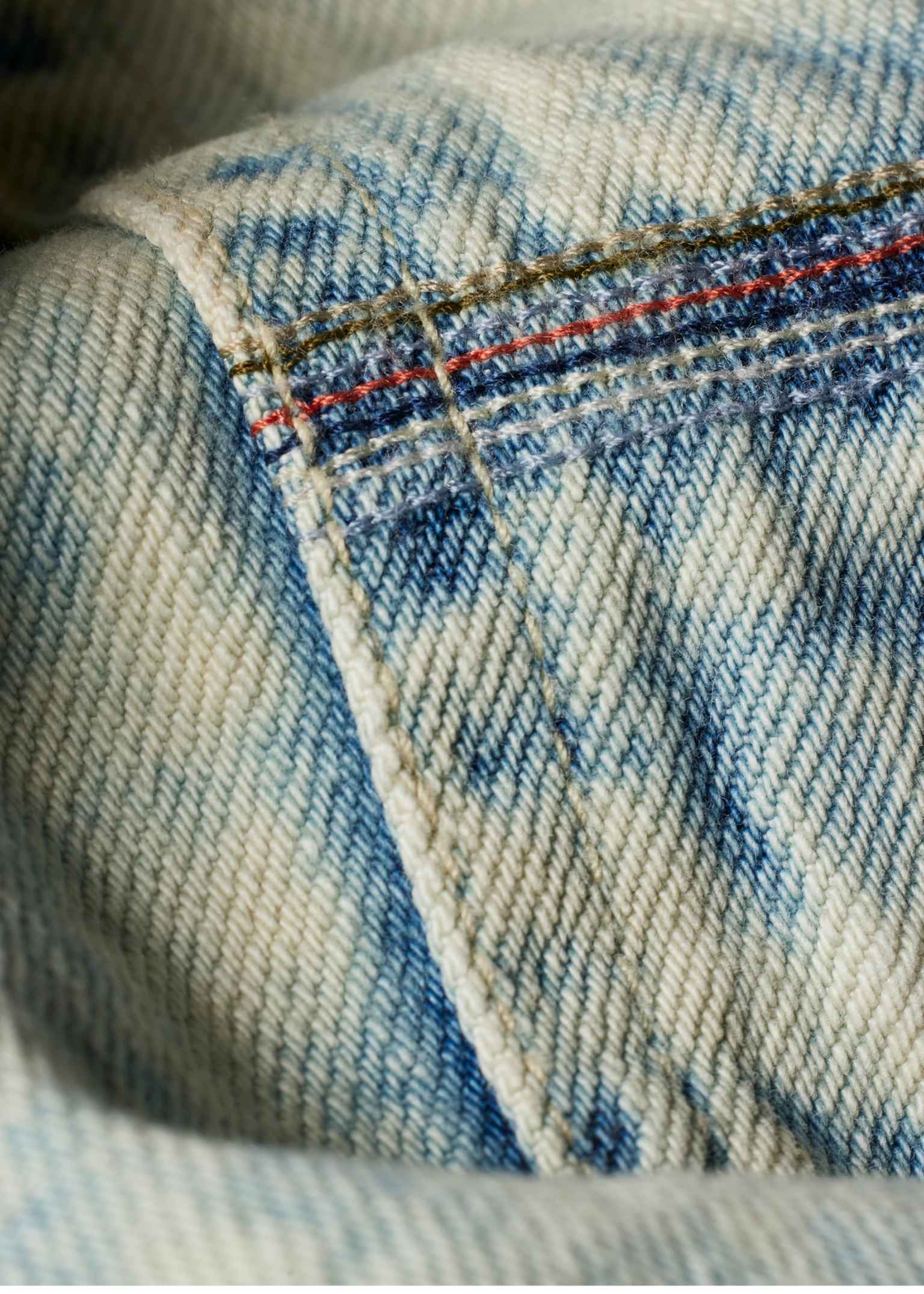 Men's Relaxed Tapered-Fit White Bleach-Wash Jeans