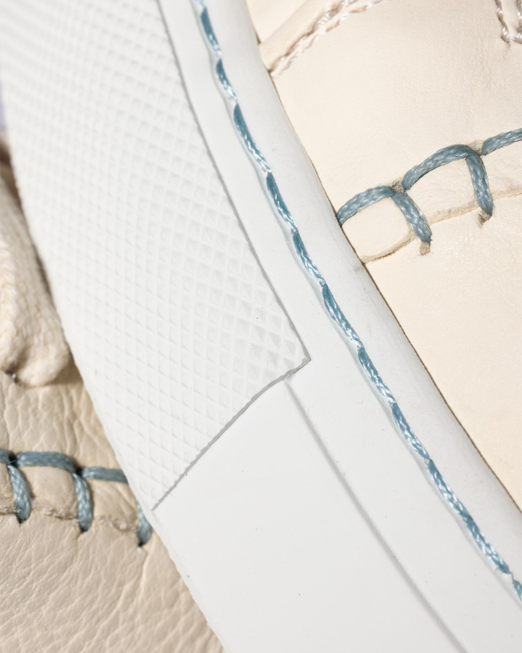 Women's Ecru Contrasting Stitch 'Basso' Trainers