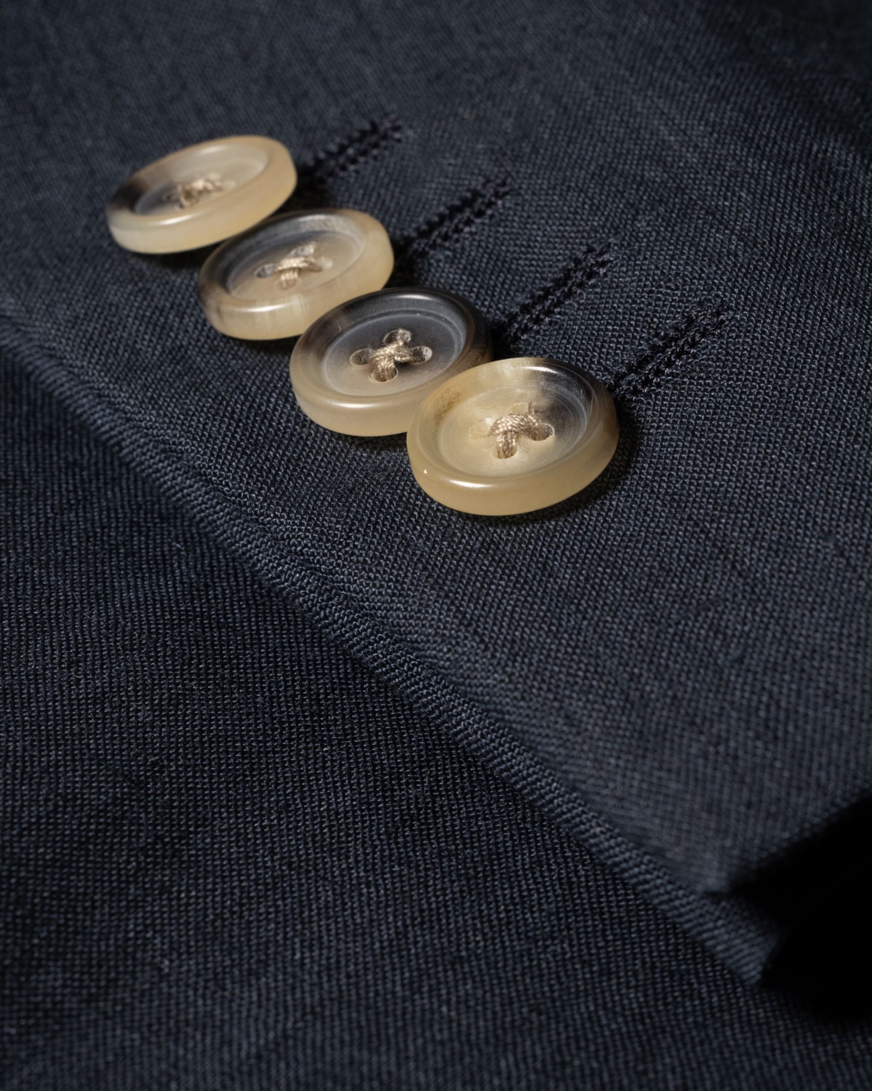 Tailored-Fit Navy Linen Buggy-Lined Suit